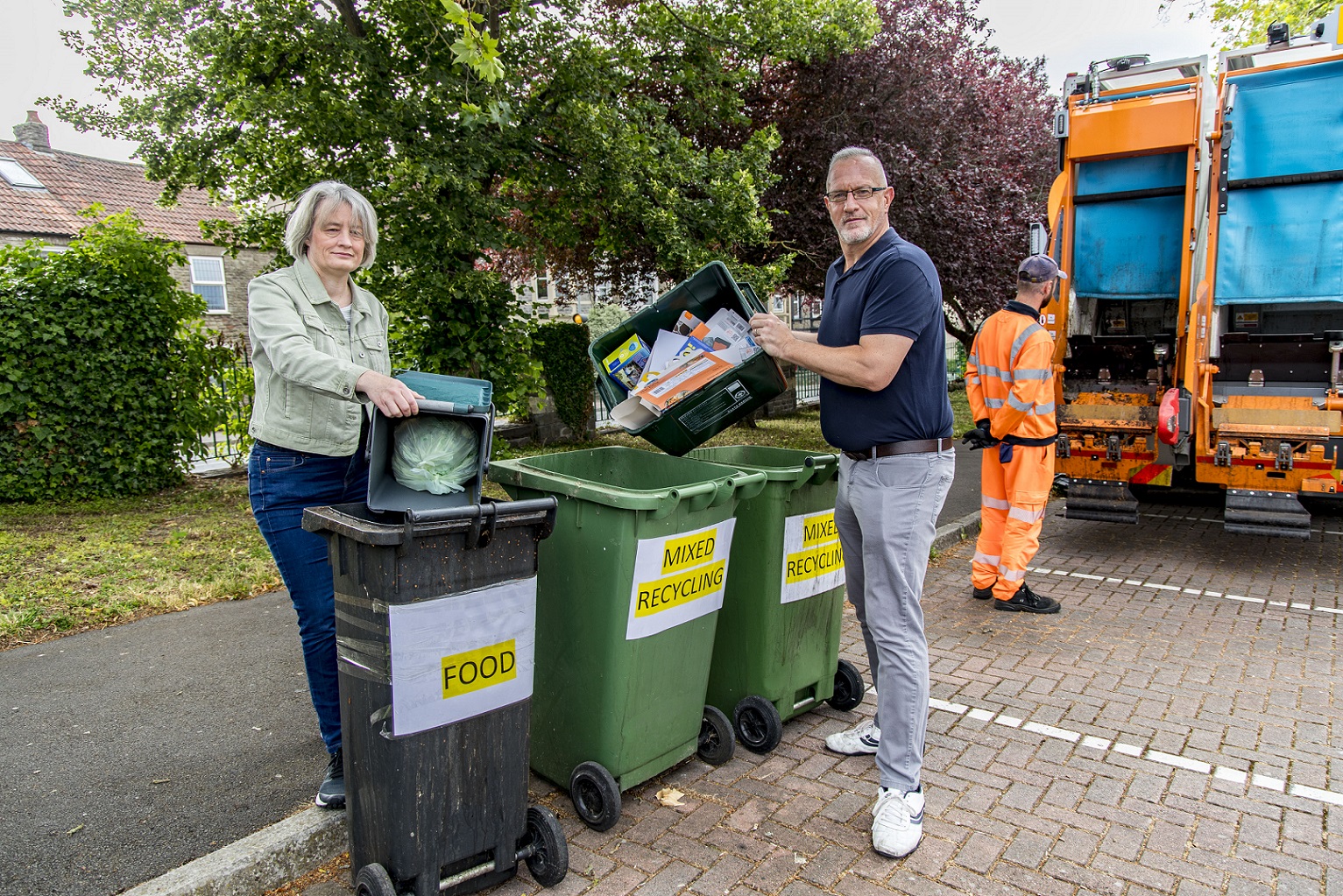 Council sets up ‘deposit points’ for recycling during bin strike ...